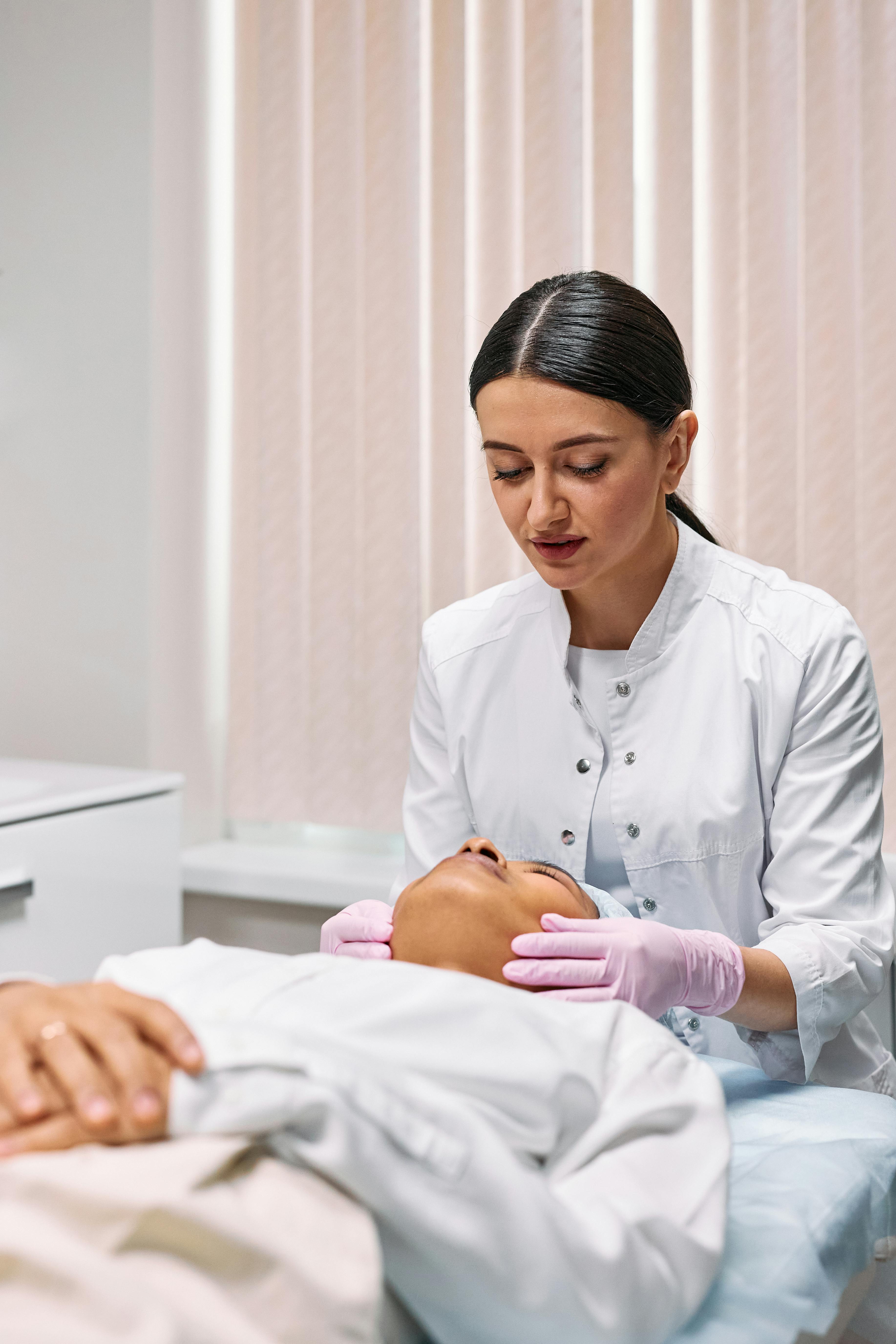 10 Real Reasons People Are Choosing Clinics Over Salons